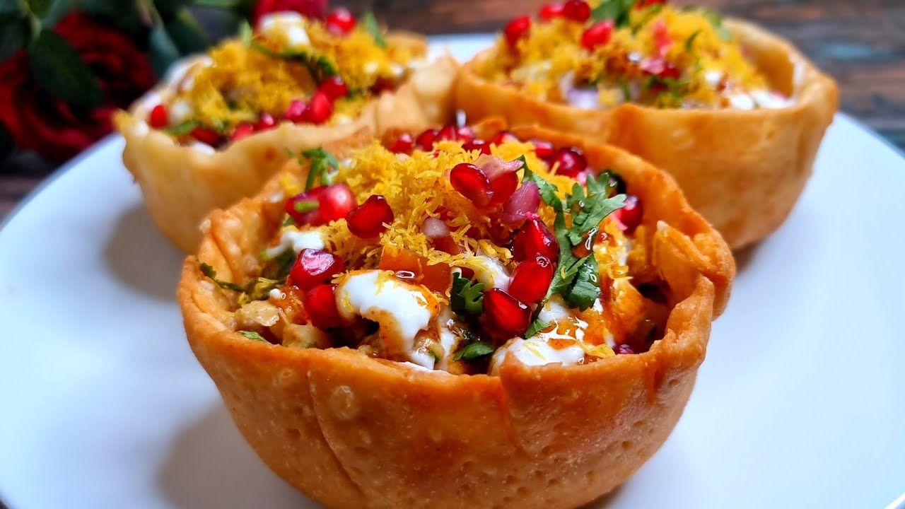 Baked bread bowl chat - खाने में बेहद मजेदार डिश है